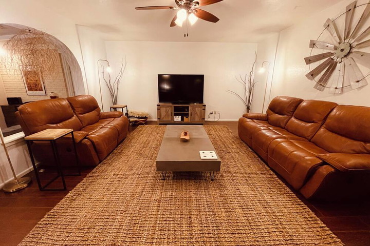Sitio Marfa: Iconic Desert Home W/ 3 King Beds & Hot Tub - Formerly Casa Nova - Marfa, TX