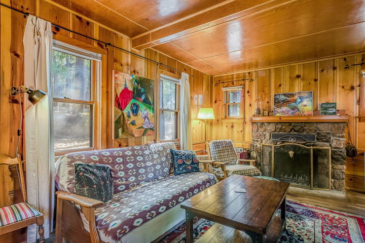 Cozy Dog Friendly Cabin W/large Deck, Original Rock Fireplace & Loft Bedroom - Idyllwild-Pine Cove, CA