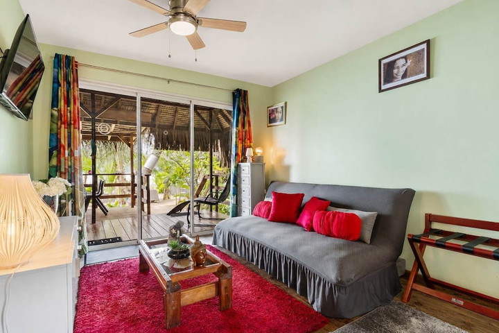 Fare Oaoa · Separate Living Room, Beachfront, Sleeps 4 - French Polynesia