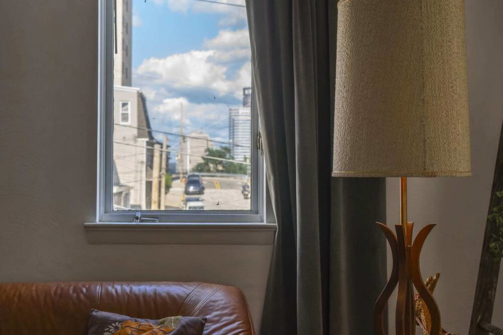 Southwest-chic Apartment | Epic City Views - Pittsburgh