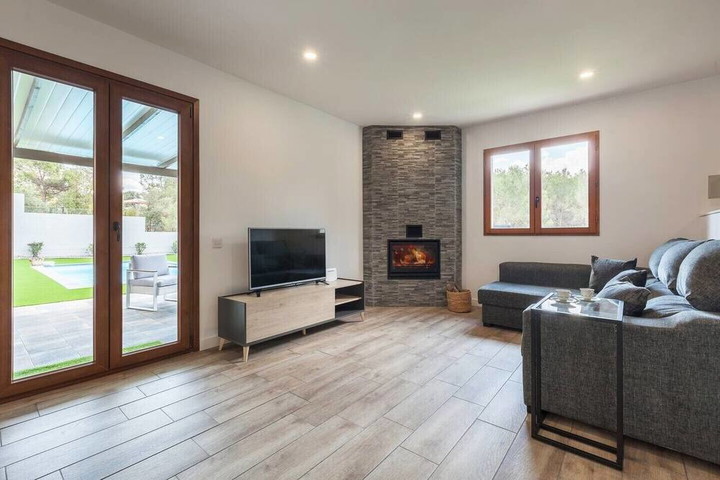 Chalet 'Les Roques' With Mountain Views, Wi-fi, And Air Conditioning - Catalonia