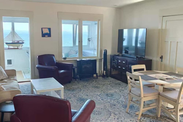 Waterfront Duplex Apartment-from Single + King Ensuite Up To 4 Bedrooms/3 Baths - Tsawwassen
