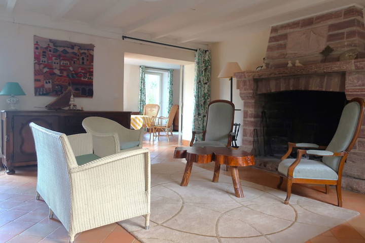 Maison Cachet 1930, Grand Jardin, Plage à 10 Min à Pieds. Idéal 2 à 3 Familles. - Plurien