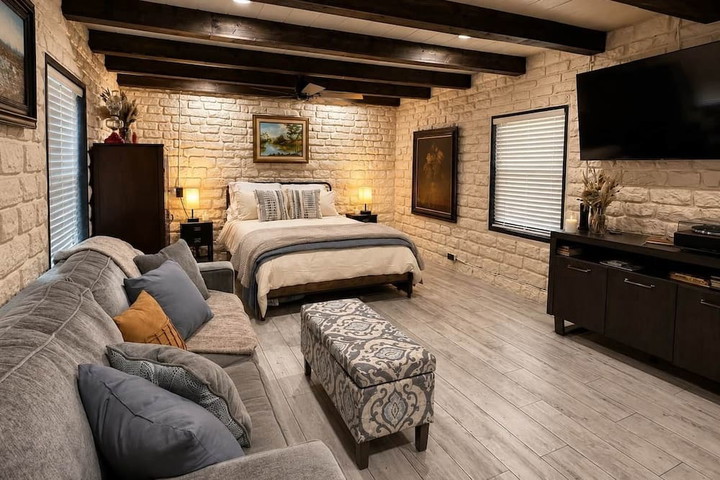 The Mockingbird Inn | Private Hill Country Cabin - Wimberley, TX