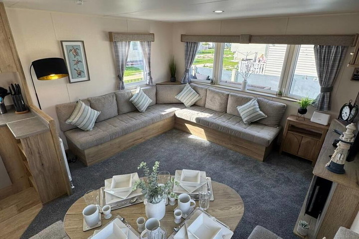 Fantasy Island Resort - The Merlin With Private Hot Tub - Eastgate D7 - Ingoldmells