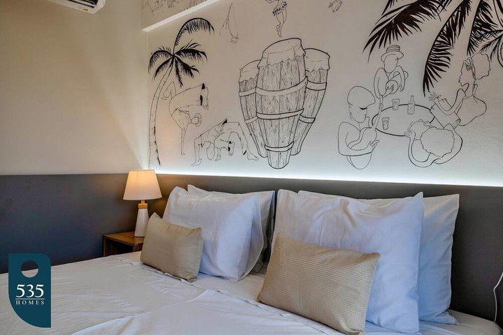 Experience The City Of Salvador Steps By The Beach - Barra