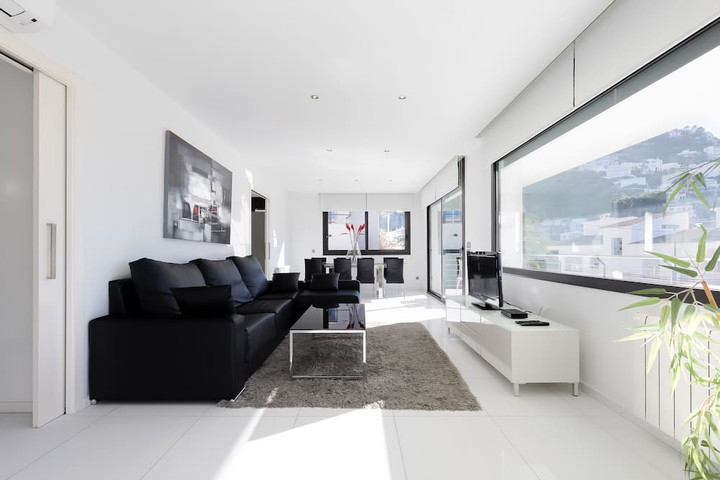 Roses, Near The Beach And City Center. Superb Luxury Villa With Swimming Pool - Roses