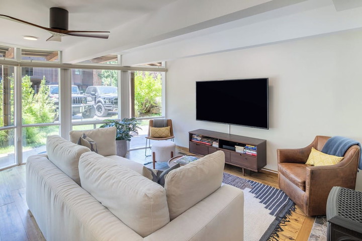 Steps To Gondola  Mountain Views  Private Parking  Aspen Core 2br   Sleeps 6 - Aspen, CO