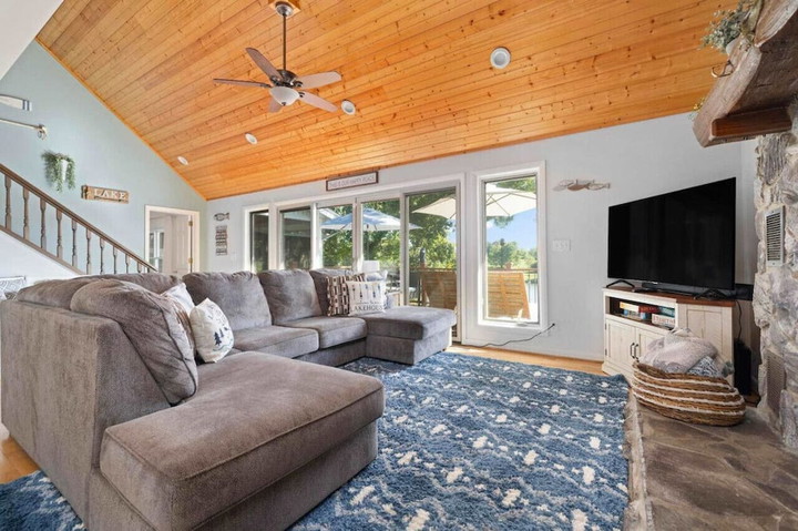 Relaxing Lakefront Retreat W/ Hot Tub & Dock - Johnson City, TN