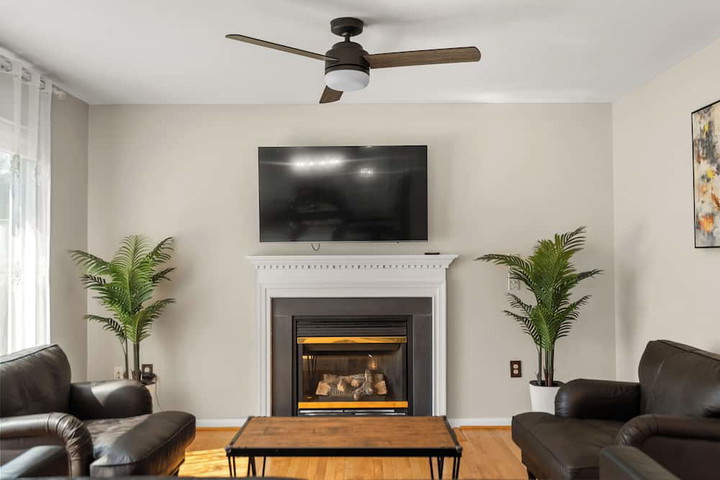 Spacious 5-bedroom House Near Dc - Dumfries, VA