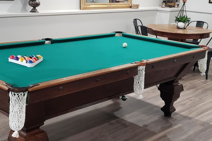 Luxury 1900sf Lake Front Cottage C/w Game Room, Hot Tub, Pool, Near Golf Course - Manitoba