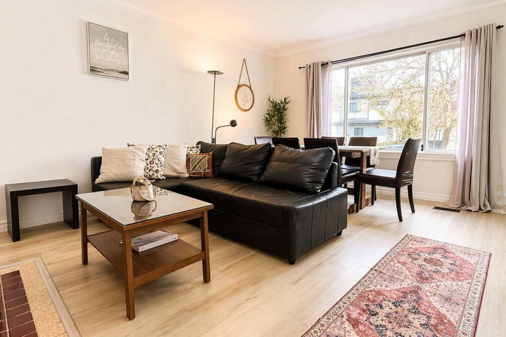 Cozy 2br, 1ba Retreat In Vibrant Vancouver - Vancouver