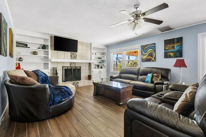 Spacious Oasis With Pool | Near Harbison | 5br - Columbia, SC