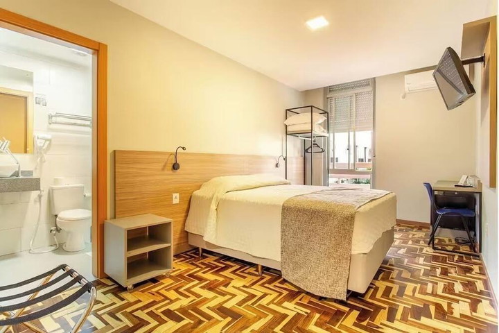 Welcoming Stay | Free Breakfast & Parking | 5 Miles To Santa Maria Airport - Santa Maria