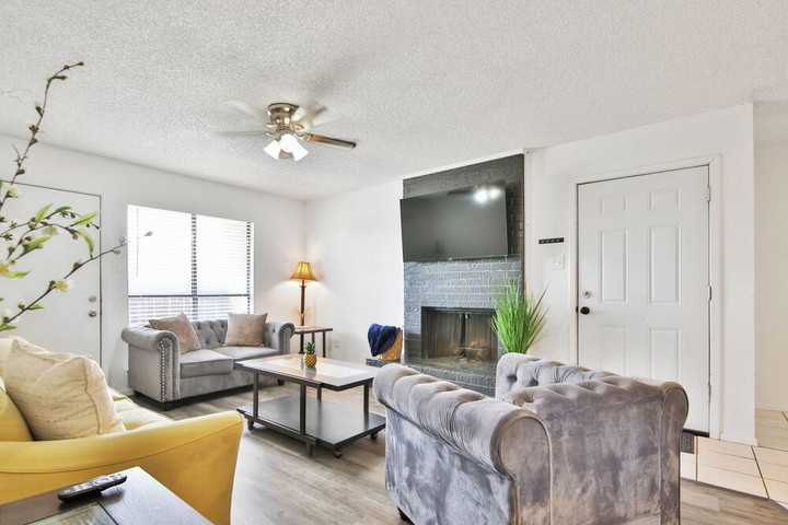 Charming Lubbock Staycomfort Meets Convenience - Lubbock, TX