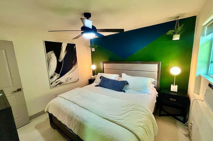 The Amazon By Holiday Park Near The Beach At Las Olas - Fort Lauderdale