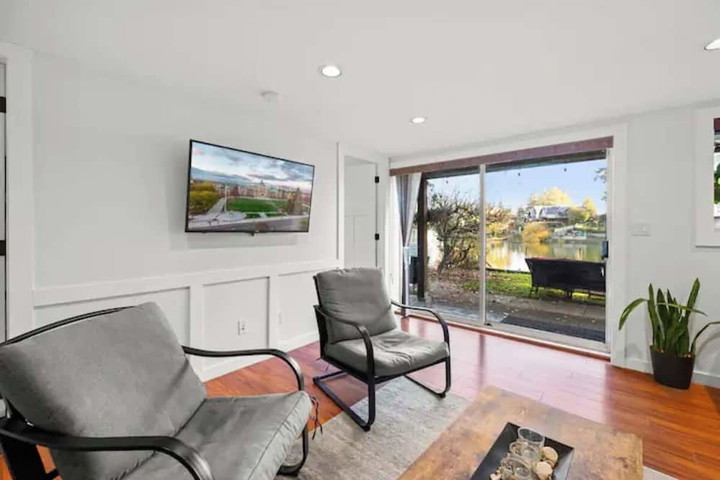 Lakefront Escape & Water Access - Langford