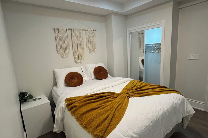Designer Suits 4br Basement Apartments In Oakville Jashwa Creek. - 奧克維爾