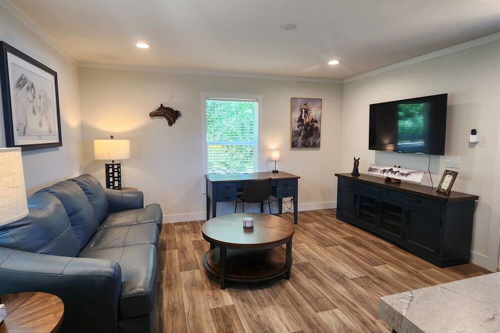 Wranglers Cabin - Tyler, TX