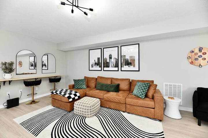 Just 10 Mins To Lucas Oil Stadium, Downtown, And Safe! Host 12+ In Spacious Home - Greenwood, IN
