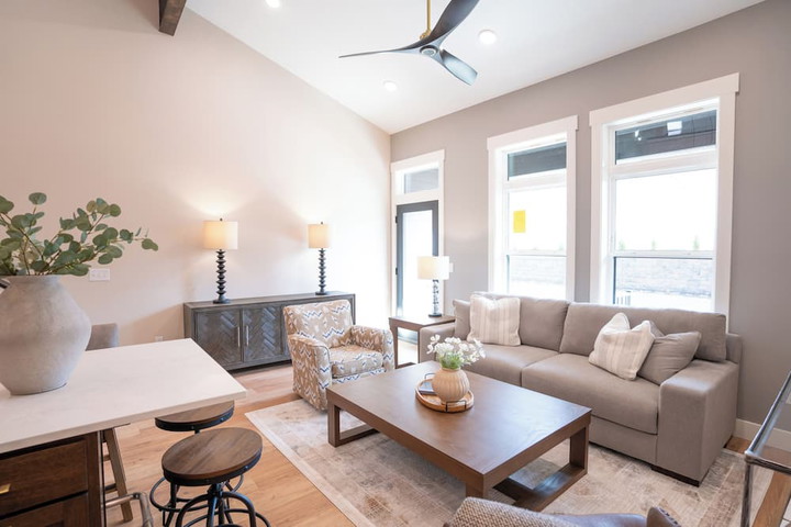 Sherman Creek - Modern Luxury Townhome Perfect For Families & Groups - Nashua, IA