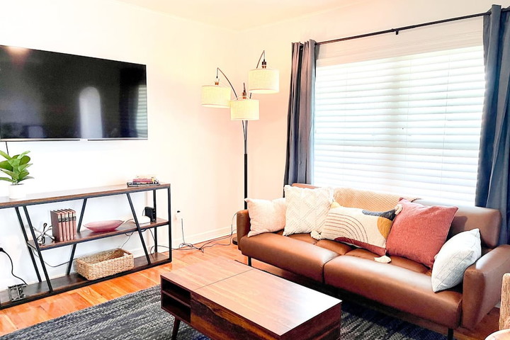 Modern 2-bedroom 1930's Bungalow Close To Downtown - Midland, TX