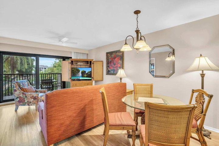 I-250 - Peaceful Views & Close To Beach -Sleeps 6 - Naples, FL