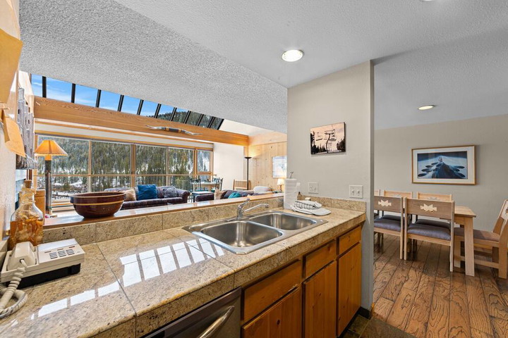 Ideal Location In Keystone; 10 Min Walk To Lifts/shops/lake W/ Scenic Views - Keystone, CO