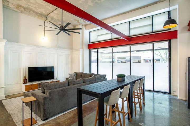Historic Downtown Loft With Modern Flare - Knoxville, TN