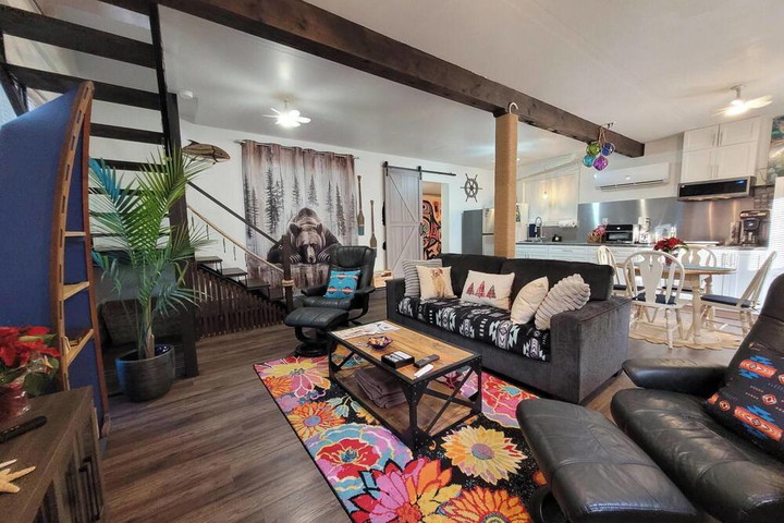 Nesting Ravens , Neat Cottage On Private Acreage,stay You Will Remember - Nanaimo
