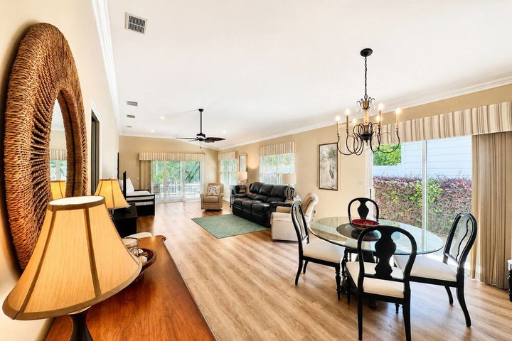 Sunshine Stay A Creekside Villa At Lake Sumter Landing With Nature & Water Views - Leesburg, FL