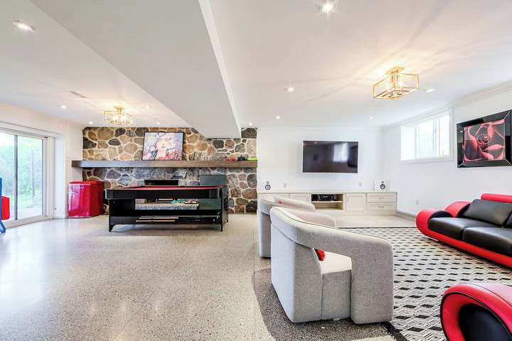 Lakehouse With Spectacular View + Pool And 5 Bedrooms Close To Niagara Falls - Grimsby