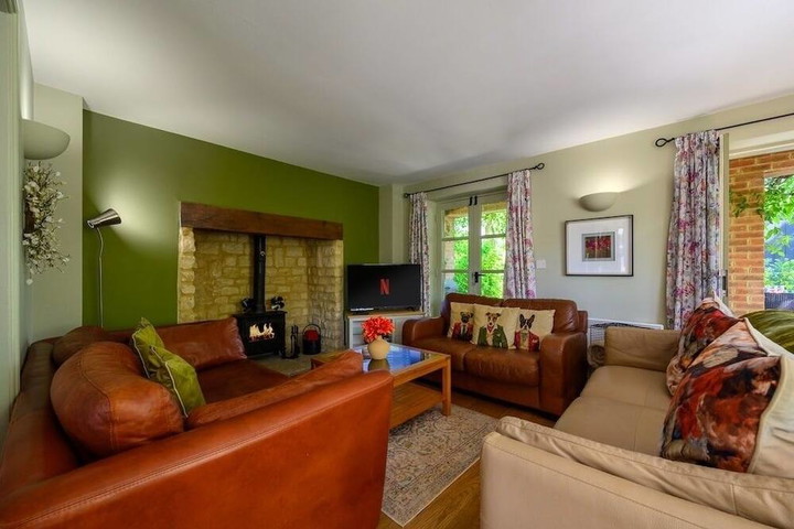 Cosy Cottage Family Fun Spa Pools Lakes Parking Ev Dog - Somerford Keynes