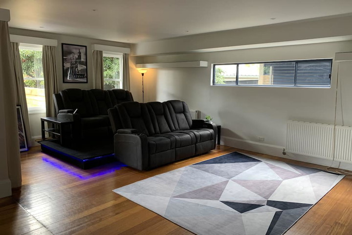 'Dahlia Views' - The Ultimate Family Entertainer - Dromana