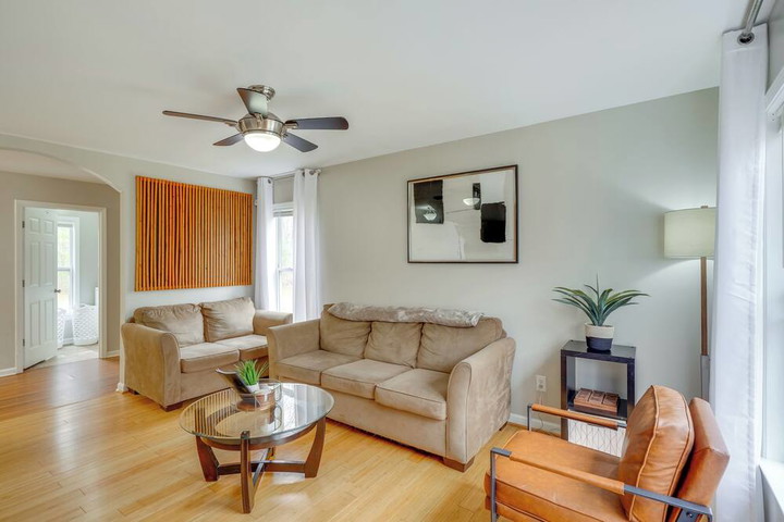 Family-ready Efland Home W/ Hot Tub + Deck - Hillsborough, NC