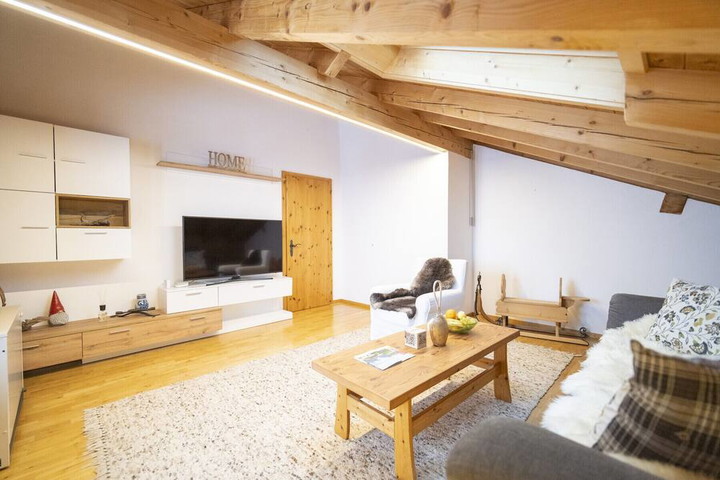 Chasa Sur Chafarrer: Lovely 2.5 Attic Apartment In Guarda. - Scuol