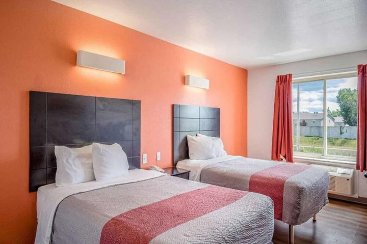 2 Full Beds | Non-smoking, Micfridge - Peoria, IL