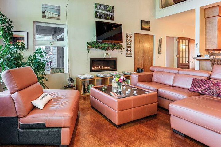 'Lake Garden House' W/ Hot Tub & Dock - Hastings, MI
