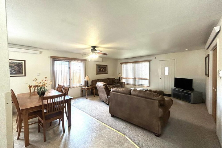 Rocky Cliff 3 Bedroom/2 Bath Home Located In The Town Of Hill City! - Hill City, SD