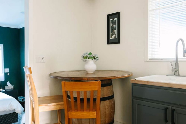 Farmhouse Style Guesthouse In Kennewick - Pasco, WA