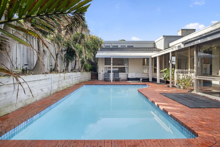 5-bed Haven With Pool Minutes From Beaches & Parks - Bayside City
