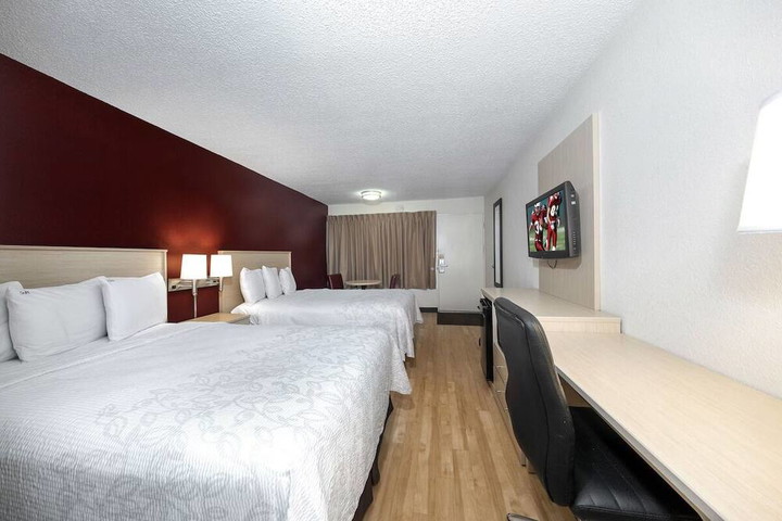2 Clean Units + Relaxing Stay Near Naples Pier  For A Budget-friendly Trip - Naples, FL