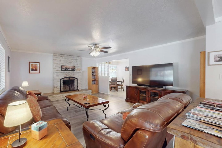 New Updated, Private 3/2 Home(king)near Balloon Fiesta Park, Quiet Neighborhood! - Albuquerque, NM