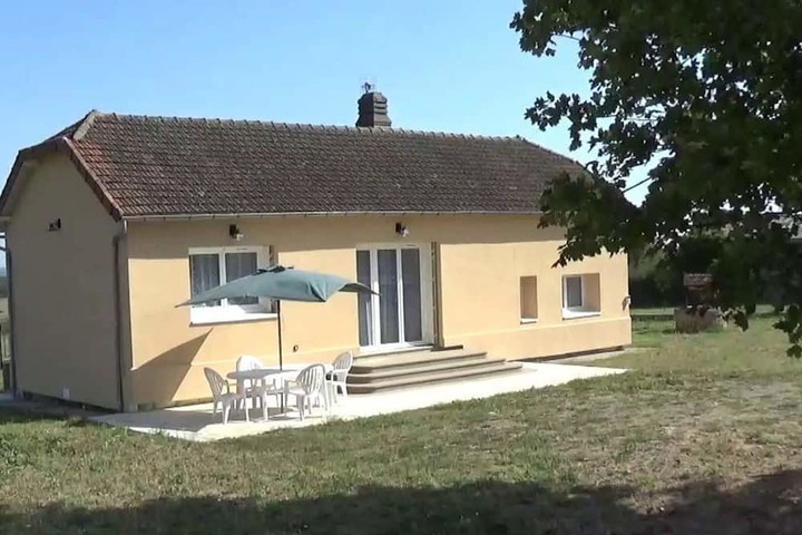 Renovated House With Countryside View, Terrace And Garden In Coutansouze - Auvergne