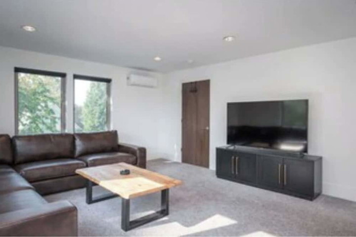 Modern Home Blocks From Trendy Mississippi Ave - Beaverton, OR