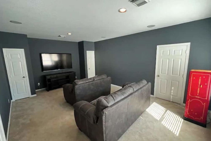 Cozy Five Bedroom Home Game Room Theater Room - Missouri City, TX