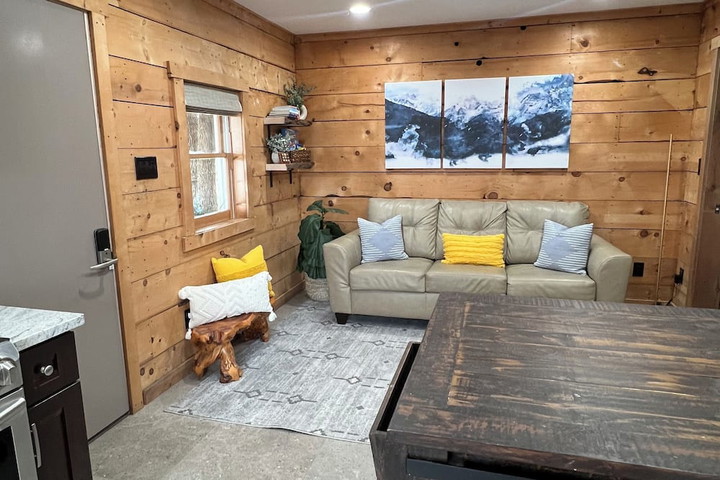 Cozy Cabin - Fire Pit, Upscale Area, Near I44 & Hwy 65 - Springfield, MO
