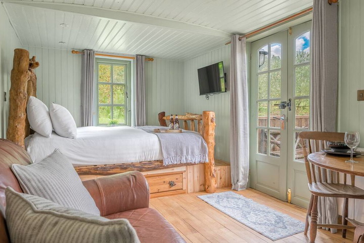 Juniper Lodge, Shepherd's Hut  For 2 In The Lake District With Exclusive Hot Tub - Coniston
