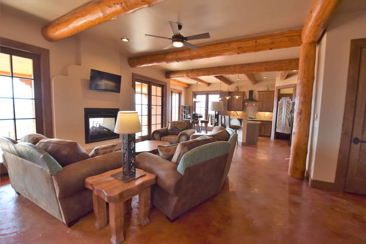 Custom Built Stunning Home Towering Above The Colorado River/lake Pow - Page