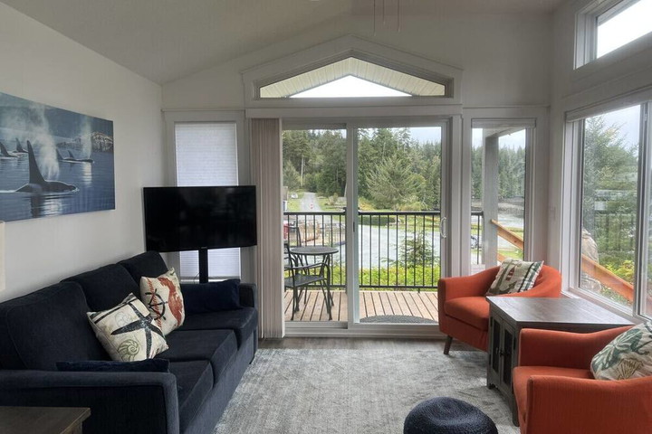02 - Orca Lookout Cottage By The Sea At Alder Bay - Port McNeill